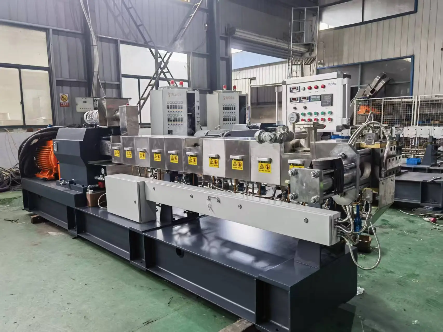 Design Schematic Diagram of Twin Screw Extruder - ExtruderX